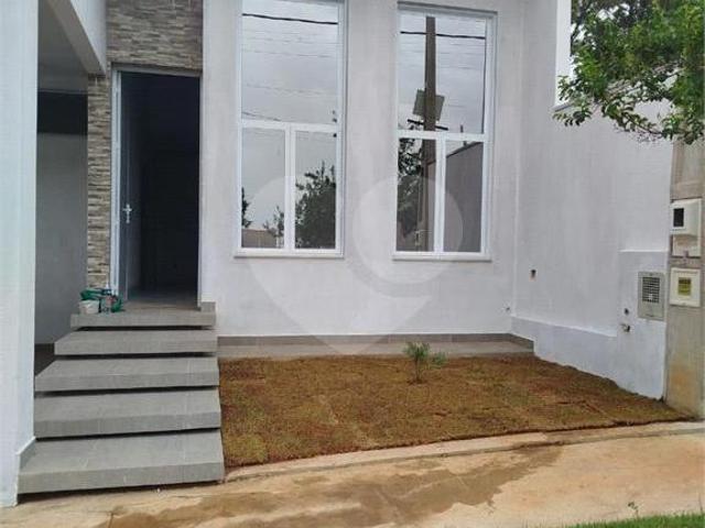 Casa à venda com 3 quartos, sendo 1 suíte, no condomínio Faixa Azul, São Carlos