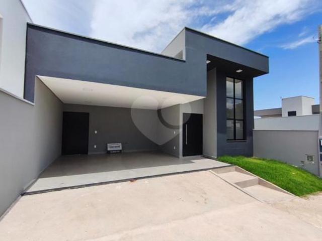 Casa à venda com 3 quartos, sendo 1 suíte, no condomínio Faixa Azul, São Carlos