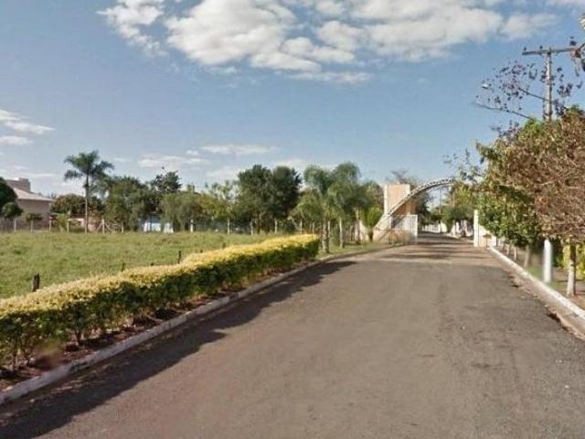 CONDOMÍNIO COM AMBIENTE TRANQUILO