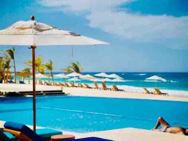 Condominio con infinity pool y star en Cana Rock
