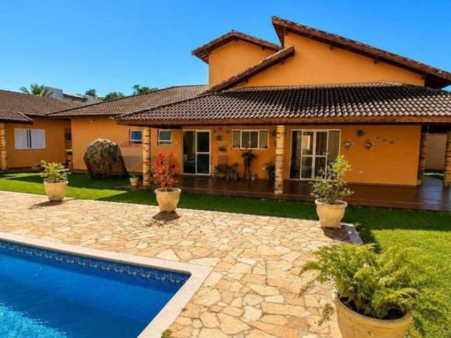 Condomínio de Luxo: 5 Suítes c/ Piscina e Jardim