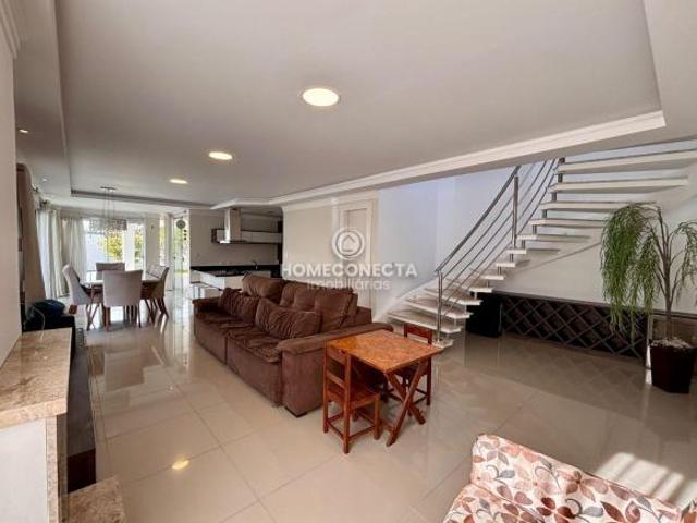 Condomínio Exclusivo | Casa com 4 Quartos e 2 Suítes | Pinheirinho