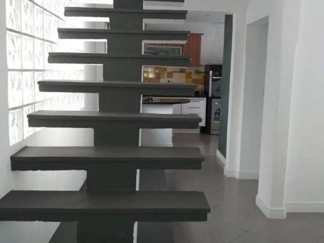 Condomínio Edifício Elza Ayrosa Disessa Apartamento Cobertura Duplex em 180m² com estrutura de sob