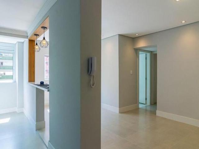 Condomínio Edifício Groenlândia – Apartamento de 55m² com 2 Dormitórios, 1 Banheiro e 1 Vaga de Gara