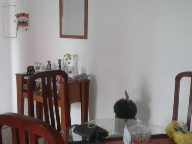 Condomínio Edifício São Francisco Apartamento em 61m² com 3 dormitórios, 1 suíte e 2 vagas de gara