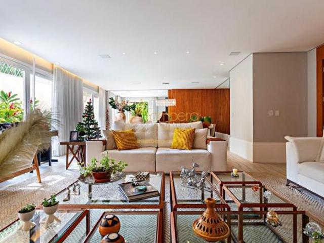Condominio em estilo de Vila Italiana: 4 suites, 5 vagas