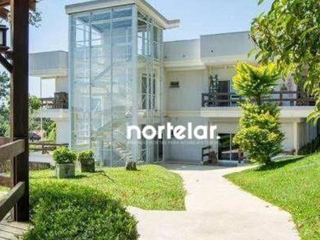 Condomínio em uma das ruas mais belas da Granja Viana Cotia, com portaria e segurança 24 horas, co