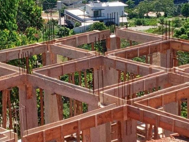 Condomínio Estrada Real: Granja em obra 1230 m² com planta aprovada