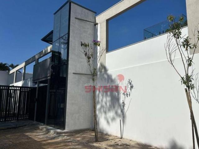 Condominio Fechado 640 m2 4 suites e 04 vagas!