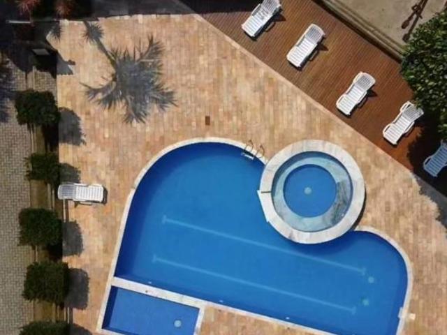 Condomínio fechado com piscina Casa com 3 quartos à venda