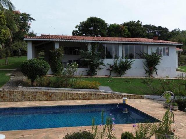 Condominio Fechado em Itu 2.500m² formado com casa completa