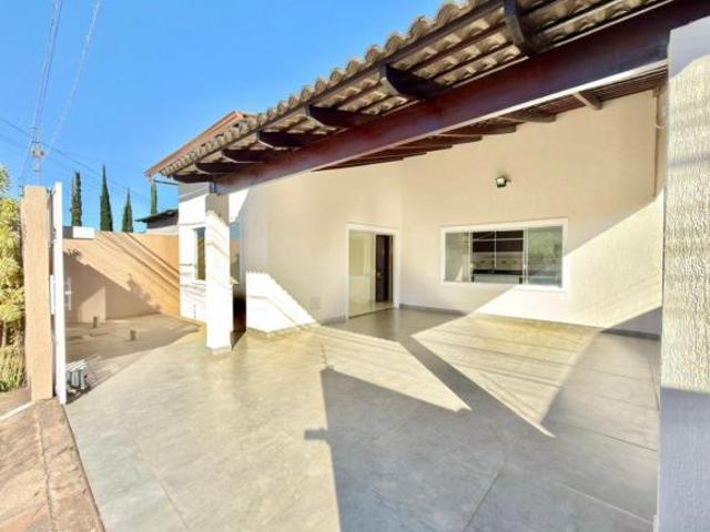 Condomínio fechado Lote 400m² 3 Quartos, 1 suíte Casa toda na laje Excelente quintal