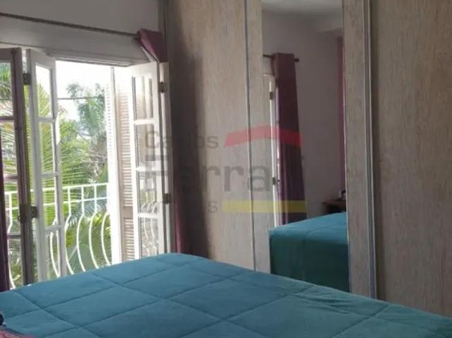 Condomínio Fechado, sobrado com 3 dormitórios, sendo 1 suíte, 2 vagas
