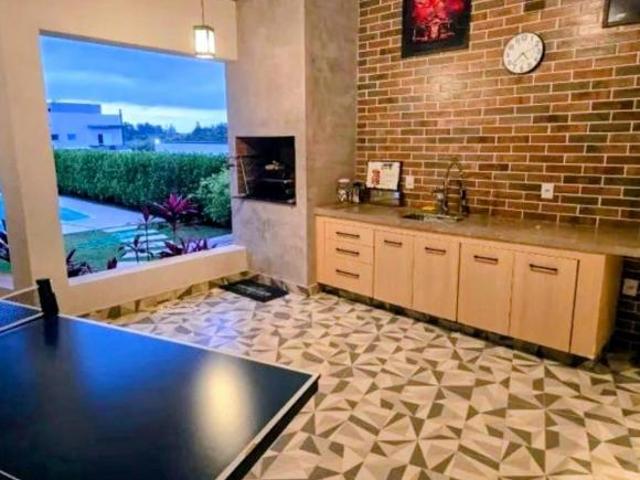 Condomínio Flamboyant Casa Térrea e Nova com 4 Suites, Piscina e 4 vagas, em Bragança Paulista