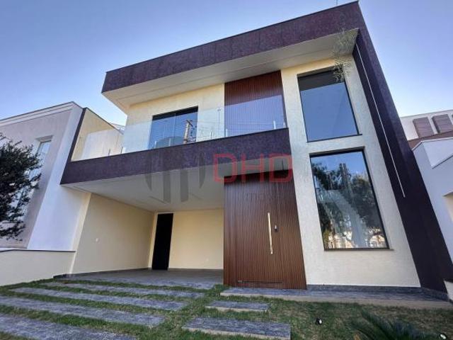 Condomínio Golden Park Residence sobrado impecável