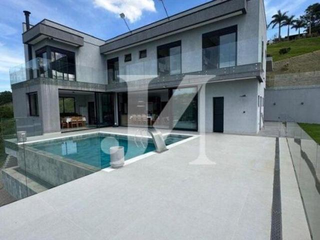 Condomínio Paraiso de Igaratá Casa em Condomínio Fechado de 300m², 4 Dormitórios, todos Suítes e 2