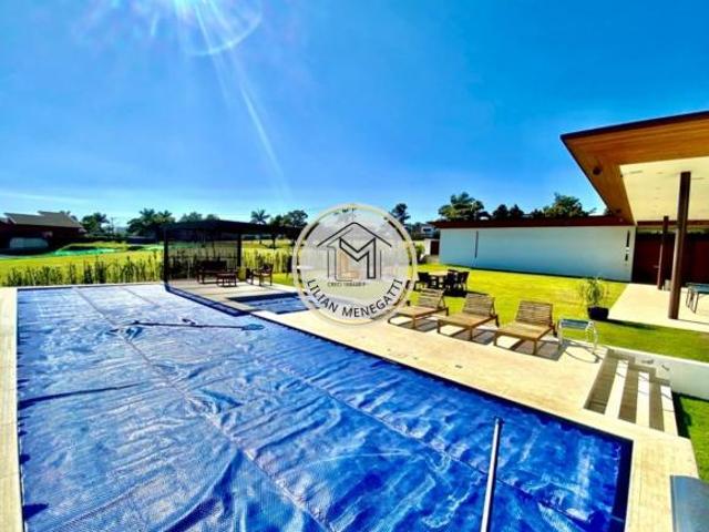 Condomínio portal japy golf club. Casa em condomínio com 5 quartos, suítes. 10 vagas. Piscina aqueci
