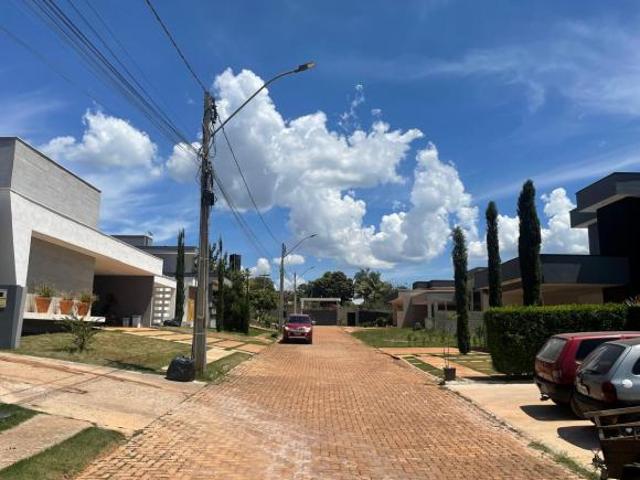 Condomínio Residencial Olivas: O lote perfeito para a casa dos seus sonhos!