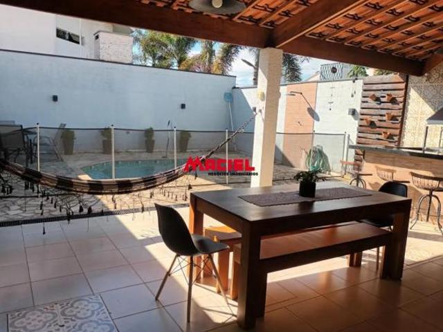 Condomínio Residencial campo Belo casa de esquina com piscina e área gourmet, prox vista verde!