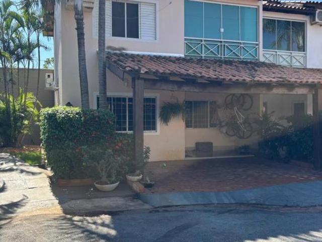 Condomínio Residencial das Palmeiras Sobrado Reformado no Condomínio fechado Residencial das Palme