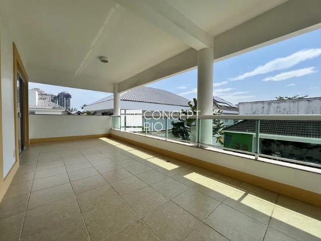 Condomínio Santa Lucia Casa charmosa com 5 suítes no início da Barra da Tijuca