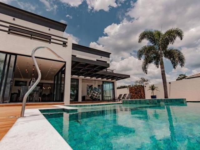Condomínio Shambala III / Casa Luxuosa com Piscina / Imóvel Premium / Porteira Fechada