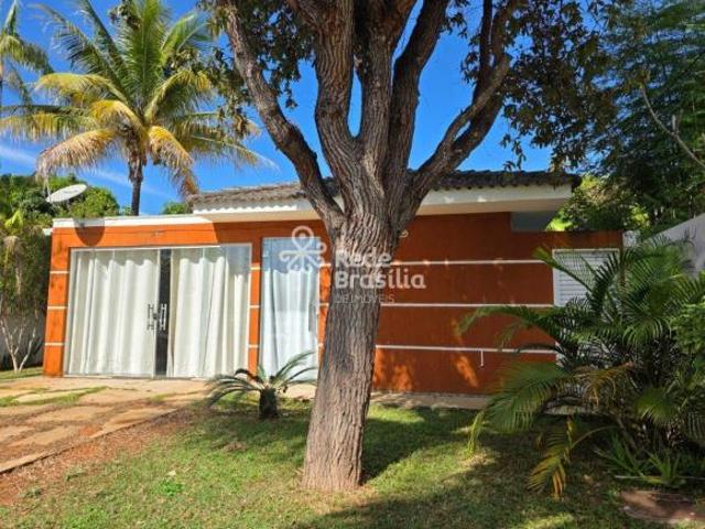 Condomínio Solar de Brasília, Quadra 2 Casa à venda, terréa, 3 quartos, sendo 1 suíte