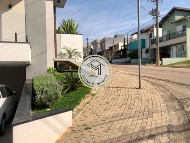 Condomínio Villaggio di SAN Francesco. Sobrado com 3 quartos, suite com closet. Área gourmet. Móveis
