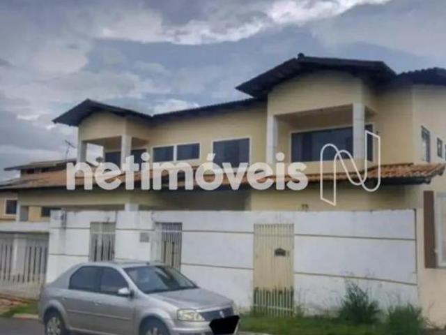 Condomínio Ville de Montagne, casa antiga com muito potencial