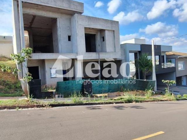 Condomínio Vivenda das Pitangueiras Casa em construção no condomínio Vivenda das Pitangueiras em V