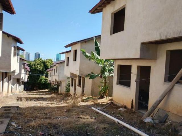 Condomínio 16 sobrados em construção, garagem, Cristal