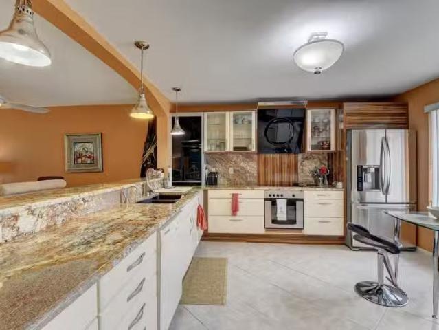 Condo/Coop Boynton Beach, FL 5631 Fairway Park Dr #203