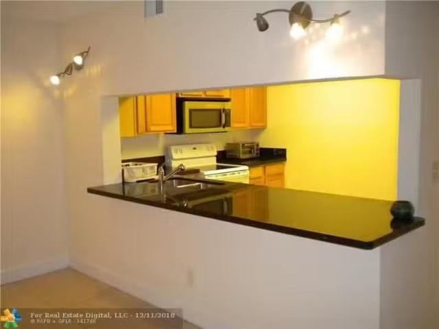 Condo/Coop Greenacres, FL 6011 10th Ave N #101