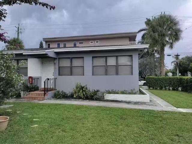 Condo/Coop Lake Worth Beach, FL 130 S Lakeside Dr #5