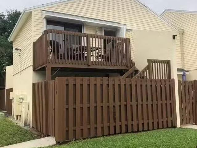 Condo/Coop West Palm Beach, FL 633 Executive Center Dr #L204