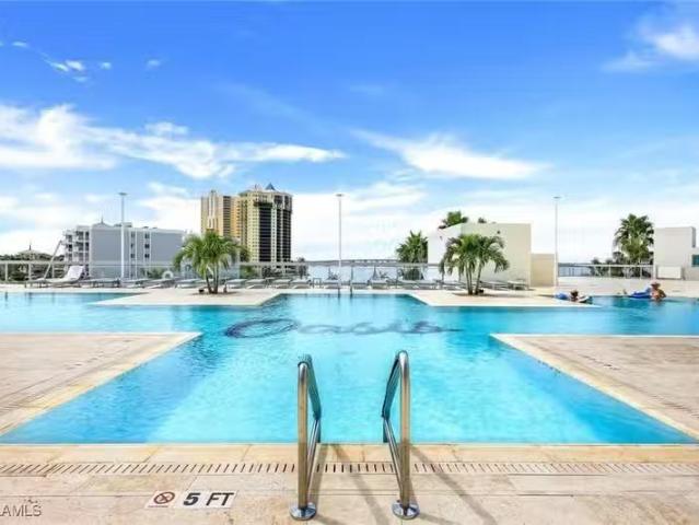 CONDOS Contemporary Fort Myers, FL 3000 Oasis Grand Blvd.