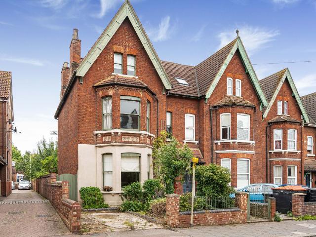 Conduit Road, Bedford MK40, 6 bed semi detached house to rent, £4,500 pcm | PrimeLocation