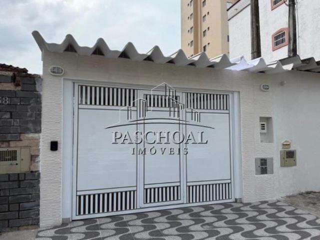 CONFIRA ESTE IMÓVEL IMPECÁVEL ! 2 DORMITÓRIOS SENDO 1 SUITE À 50 METROS DA PRAIA