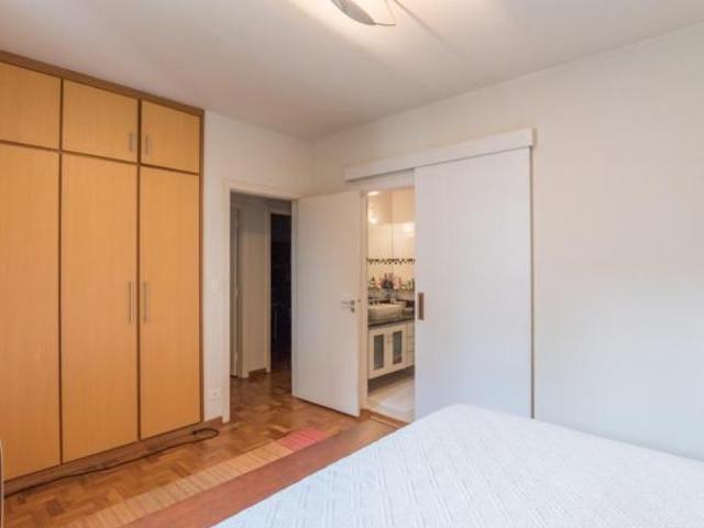 Confortáveis 108m2, em andar alto e rico em luz natural