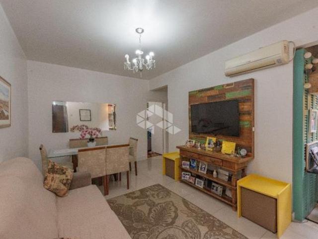 confortável apartamento 03 dormitórios com copa/cozinha no Centro Histórico em Porto Alegre
