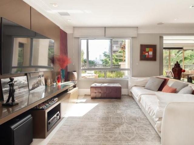 Aconchegante apartamento para venda em Vila Nova Conceição com 4 quartos, sendo 4 suítes, 246m²