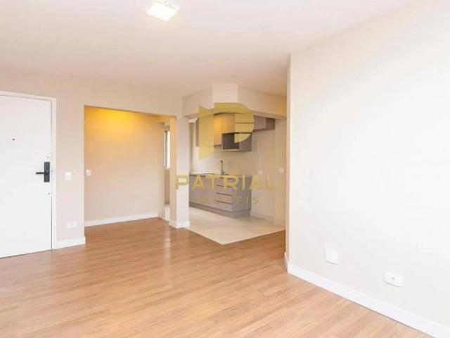 Confortável Apartamento à venda no bairro Água Verde