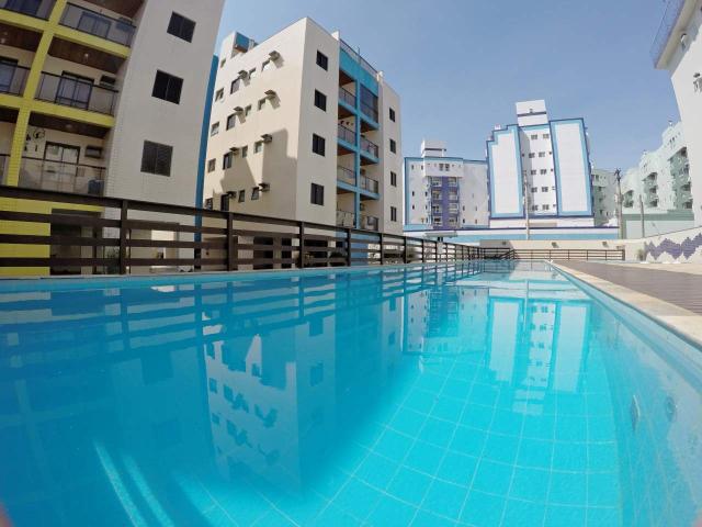Confortável apartamento a 100m apenas da orla da praia grande contendo 02 quartos