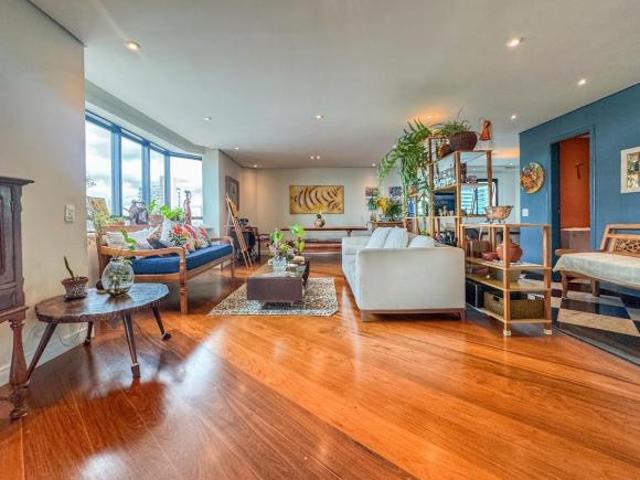 Deslumbrante apartamento para venda em Aclimação com 3 quartos, sendo 3 suítes, 236m²