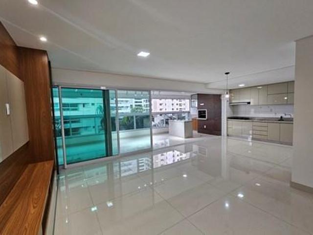 Confortável apartamento para venda em Alto da Glória com 3 quartos, sendo 3 suítes, 154m²