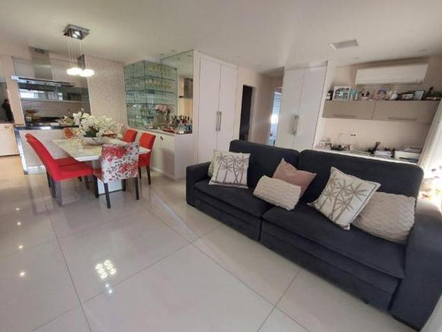 Atraente apartamento para venda em Chácara Inglesa com 3 quartos, sendo 2 suítes, 115m²