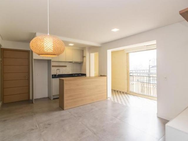 Funcional apartamento para venda e locação em Jardim São Paulo Zona Norte com 2 quartos, sendo 2 su