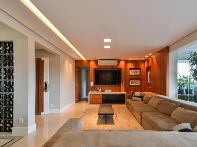 Agradável apartamento para venda em Vila Mariana com 3 quartos, sendo 2 suítes, 198m²