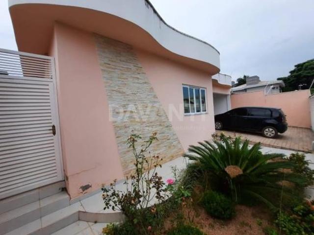 Confortável casa à venda no condomínio Estância das Flores em Jaguariúna!