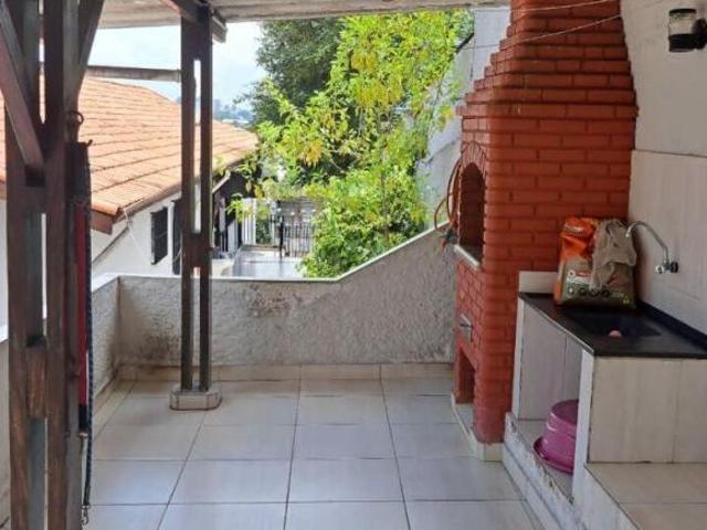 Confortável casa assobradada com fácil acesso a Av, Cupecê
